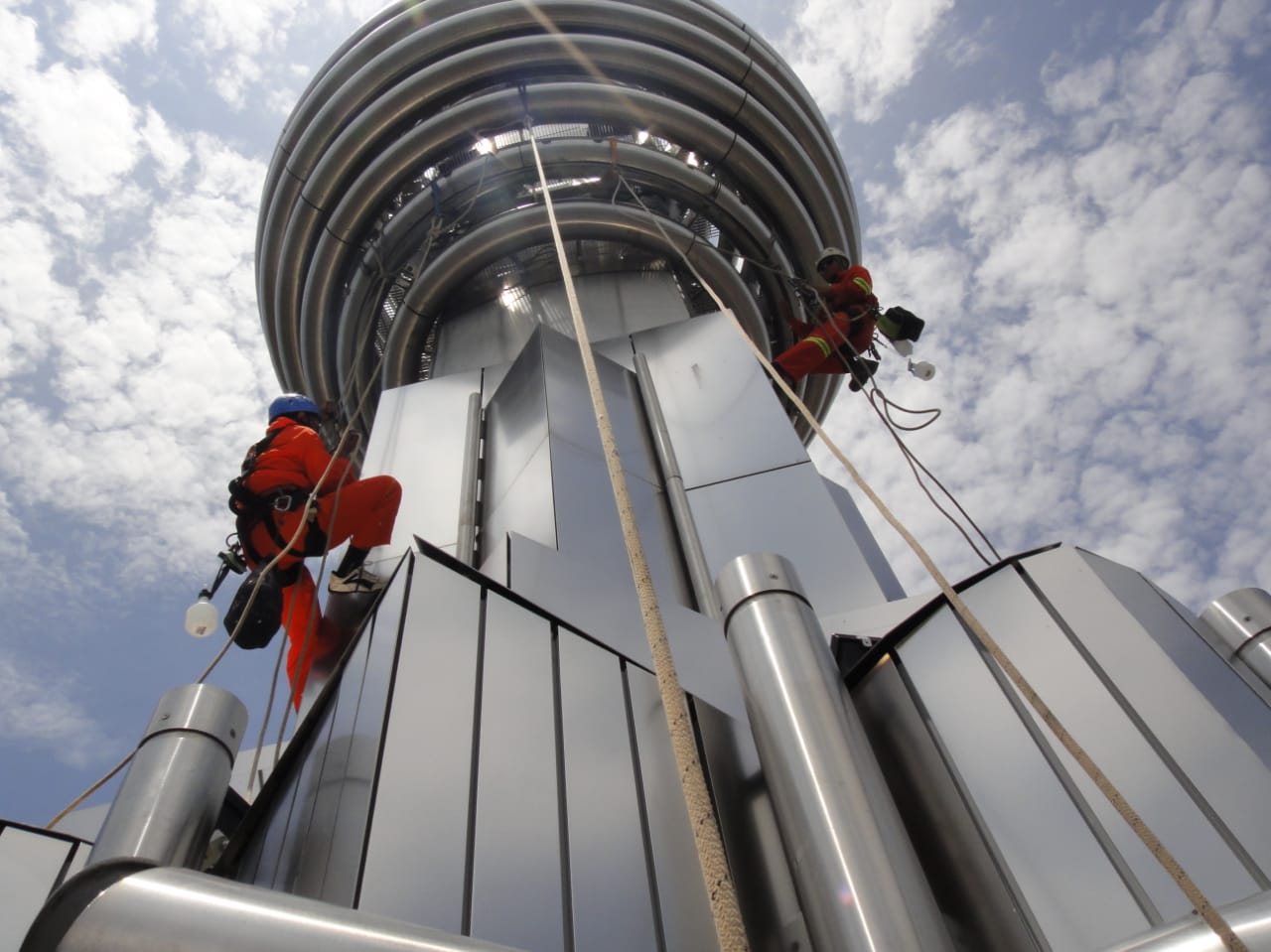 KLCC PETRONAS - Sky Scraper - High Rise Tower Maintenance - Iratec (M ...