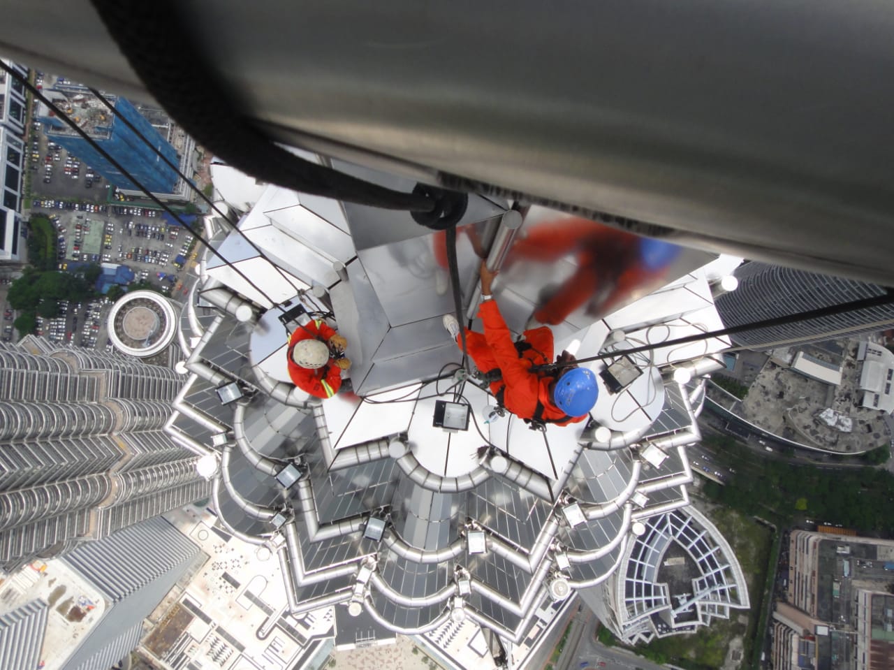 KLCC PETRONAS - Sky Scraper - High Rise Tower Maintenance - Iratec (M ...